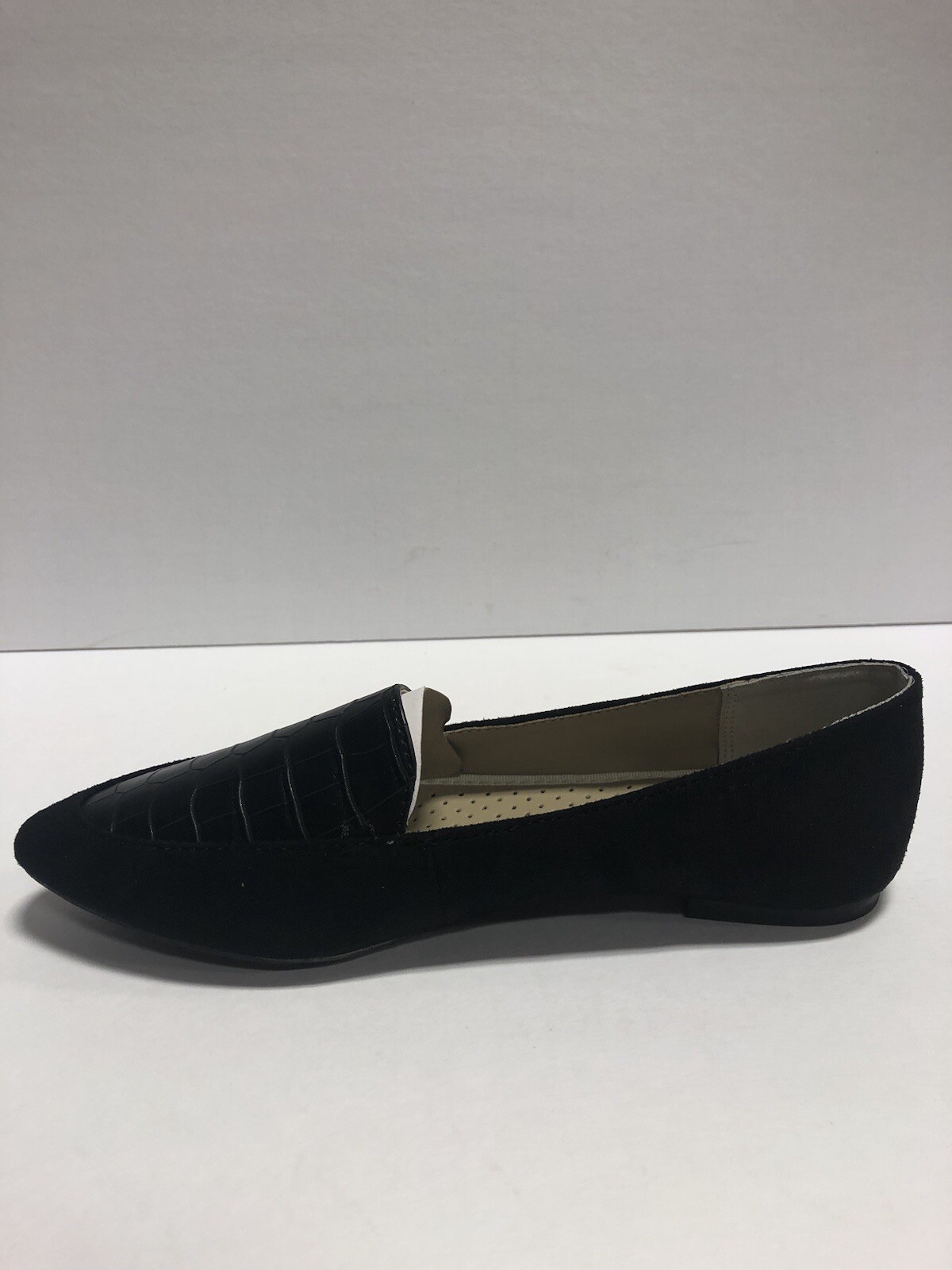 Rialto Women’s Smiles, Black Slip-On Flats, Size 7M - Gem
