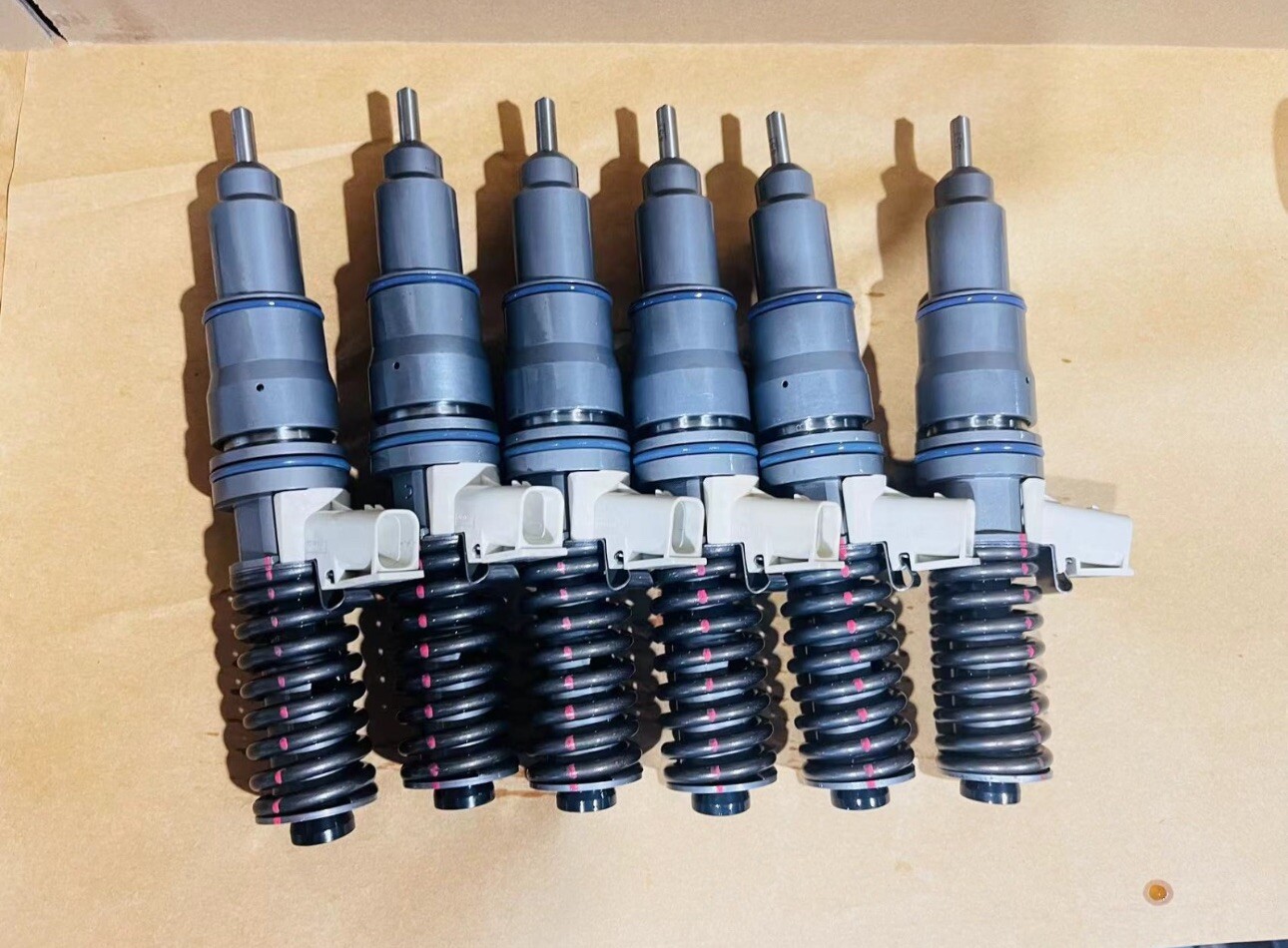 Fuel Injector 85020428 85144518 85020032 22012829 for Volvo or Mack D13 ...