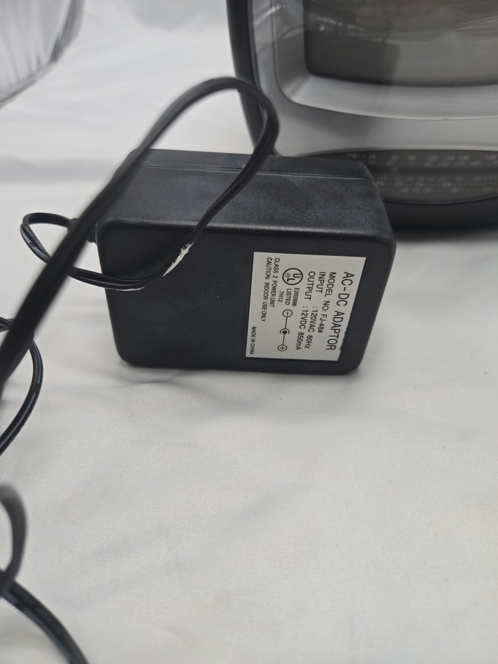 GPX TVP5 Portable TV 5” Black & White AM/FM Radio 3 Way Power, Tested ...
