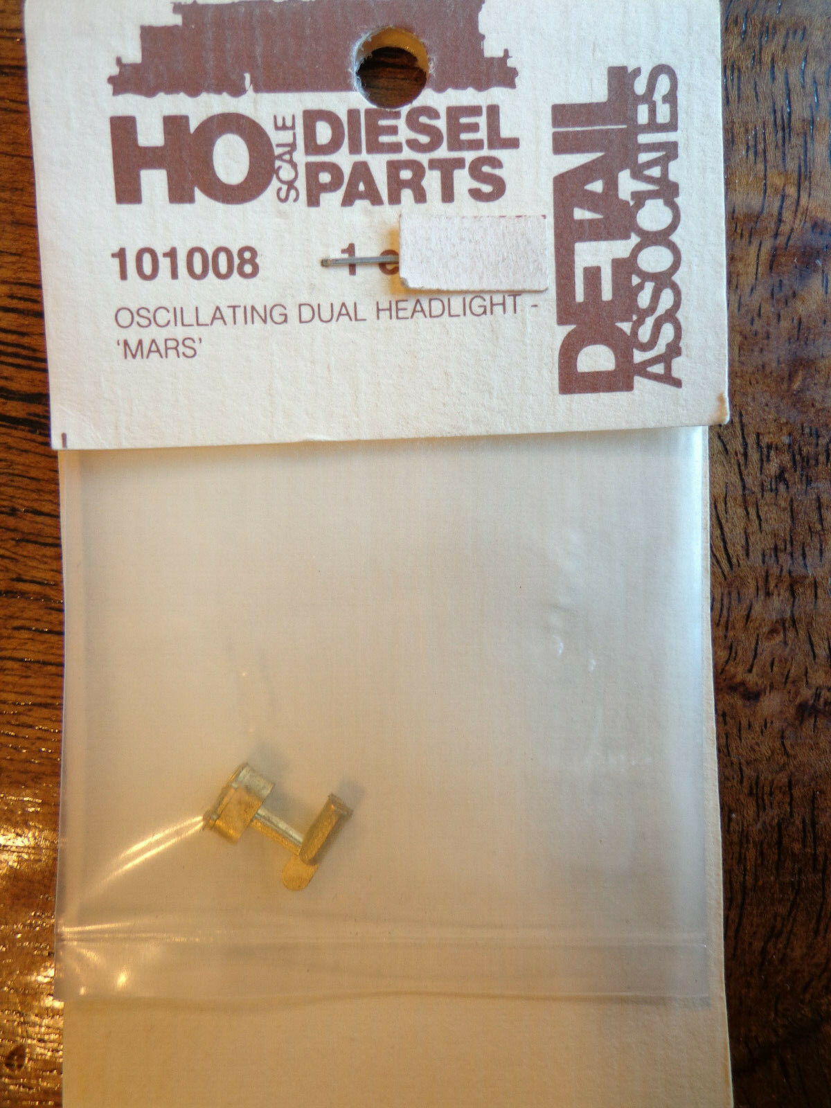 Detail Associates HO #101008 Oscillating Dual Headlight - 'Mars'; 1 ea ...