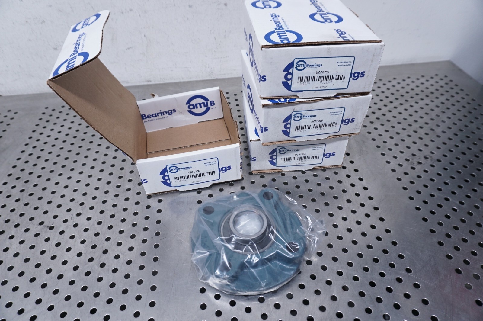 (Qty 4) AMI 1.125 in 4-Bolt Piloted Flange UCFC206 Mounted Bearing New ...