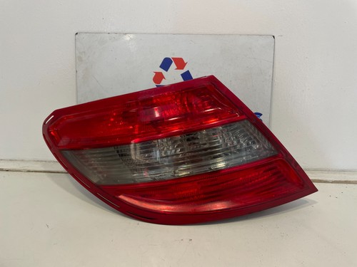 07-11 MERCEDES C CLASS W204 SALOON PASSENGERS SIDE LEFT REAR LIGHT ...