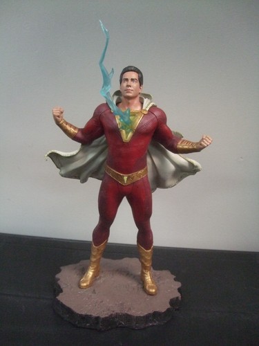 Diamond Select Gallery DC Universe Shazam Movie Version PVC Statue ...