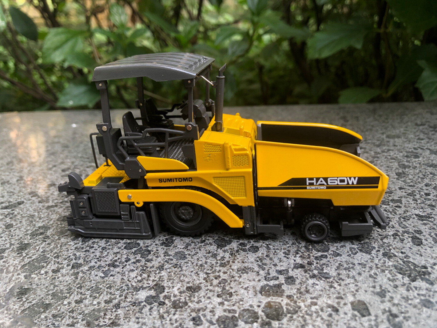 1/50 Scale Sumitomo HA60W Asphalt Paver Diecast model Collection Toy ...