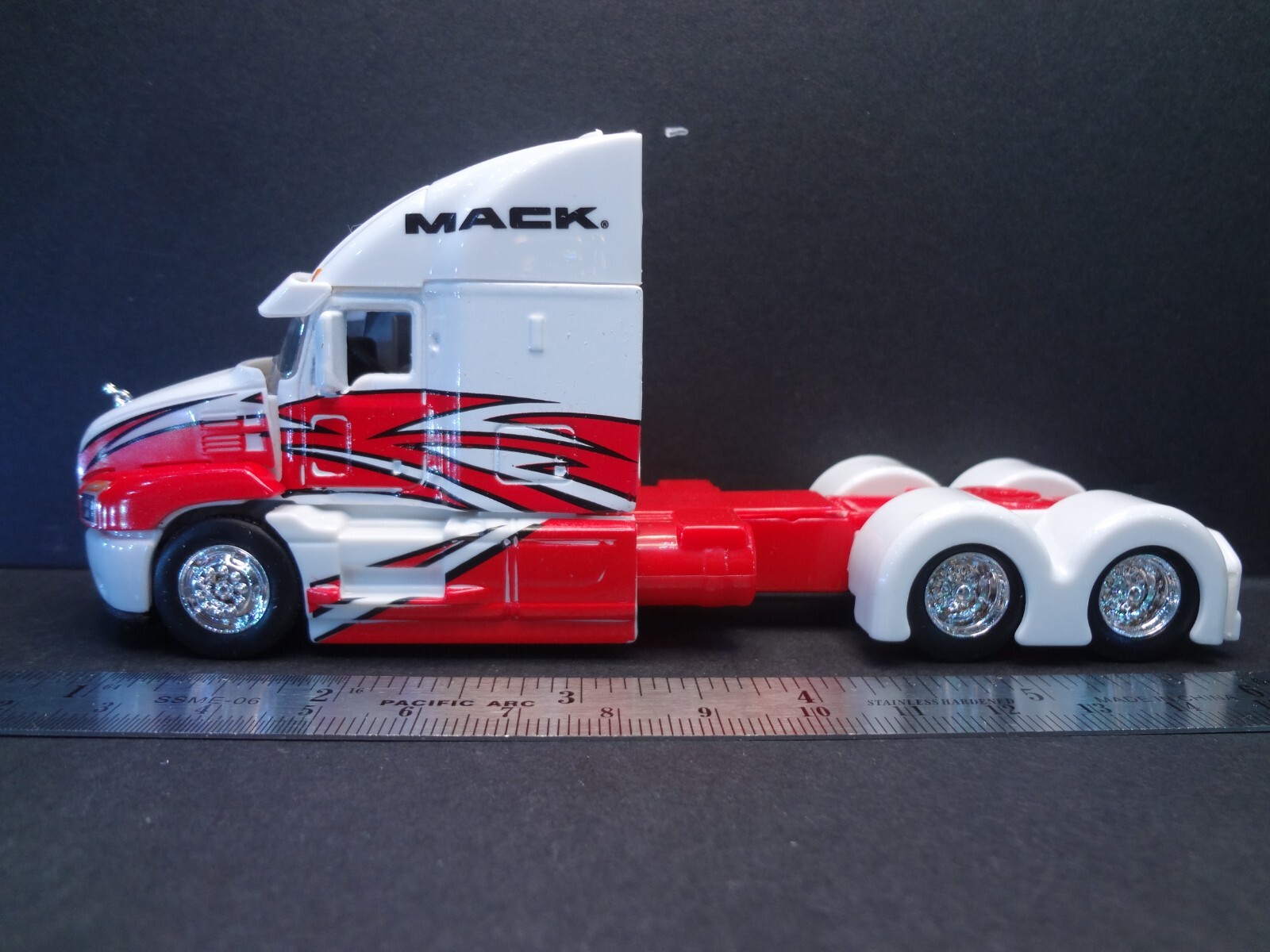 MaisTo 1:64 MACK Anthem Custom Rig for your diorama red/white - Loose 1 ...