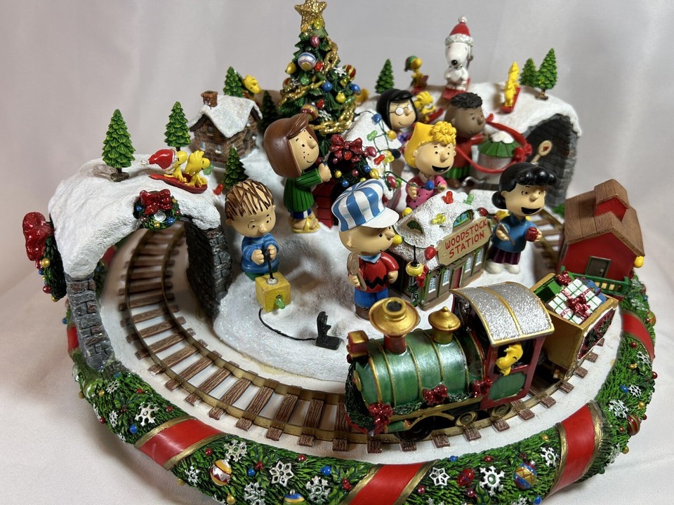 DANBURY MINT PEANUTS CHRISTMAS WONDERLAND WOODSTOCK STATION LIGHTED ...