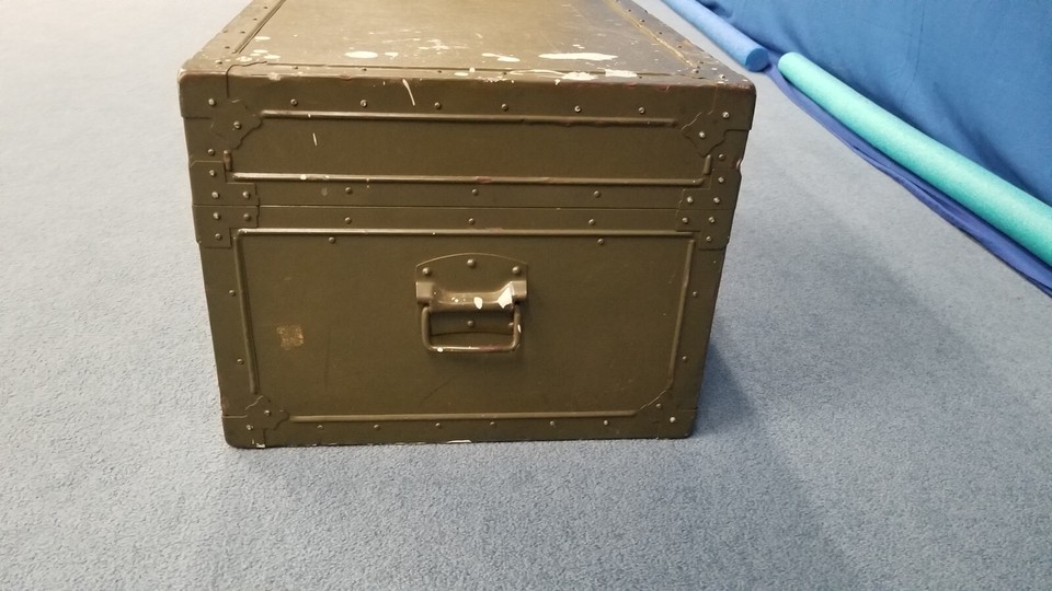 Vintage WWII Era Military Army Foot Locker Trunk w/tray 1949 MIJ Kowa ...