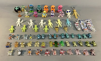 Lg Lot 67 Space ALIEN Gumball Vending Machine Toy Prize Key Chain 1-3 ...
