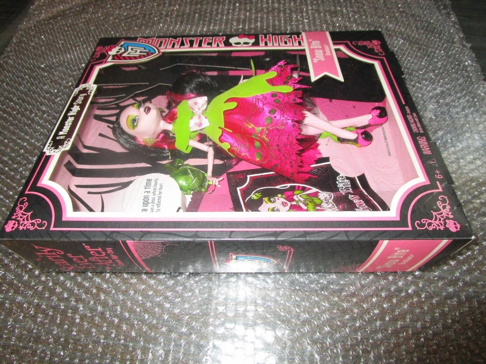 NEW Monster High Draculaura Snow Bite Doll MH Scarily Ever After | eBay