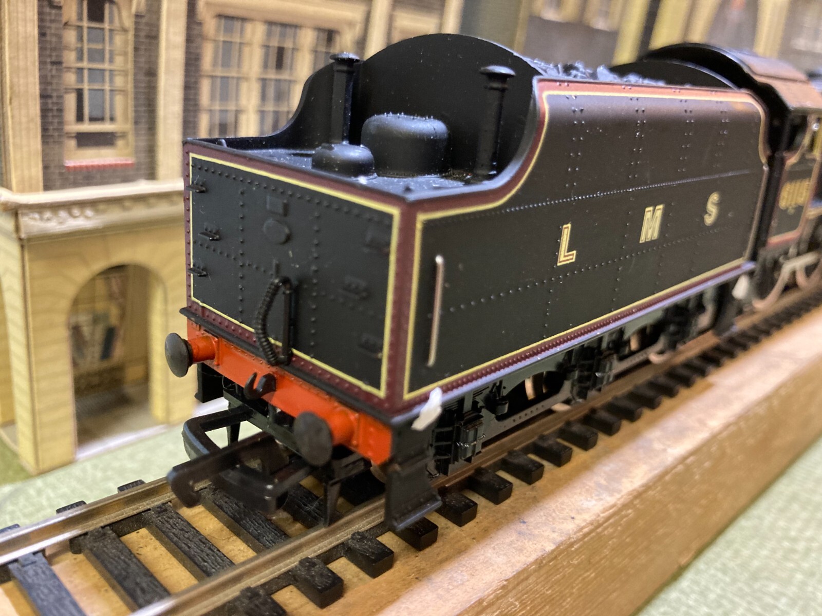 Mainline 37056 LMS Rebuilt Royal Scot 4-6-0 Loco & Tender #6115- Boxed ...