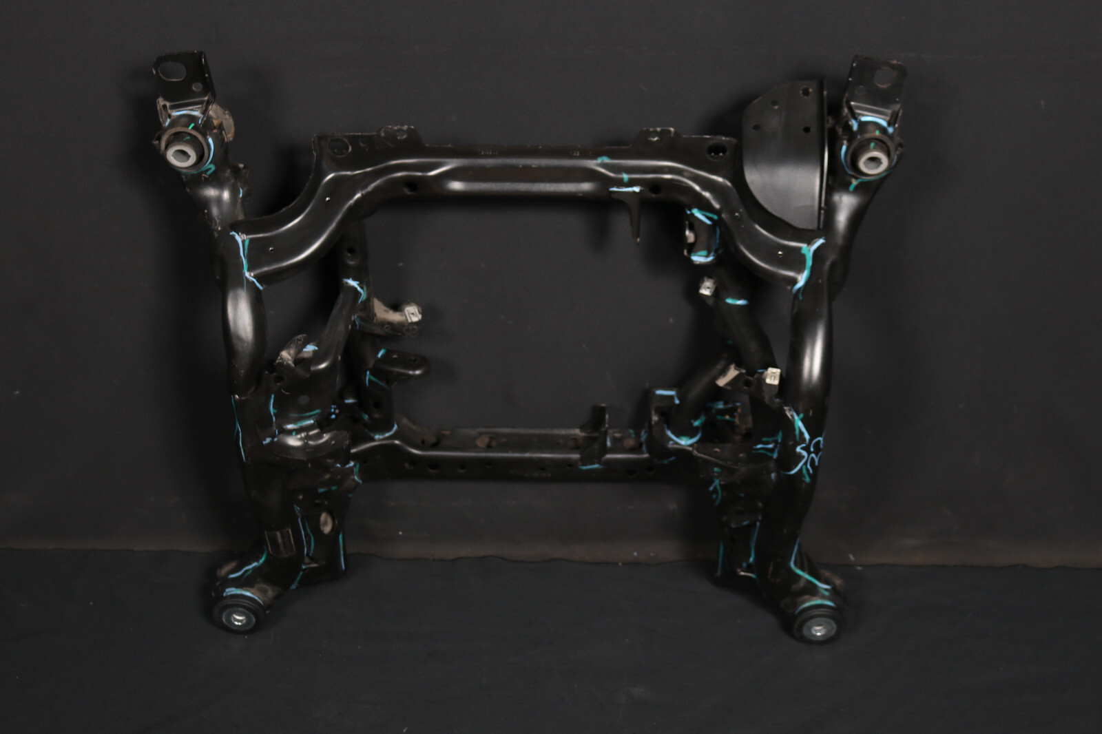 Mercedes W166 ML 500 Front Axle Carrier Engine Mount Axle A1663302300 ...