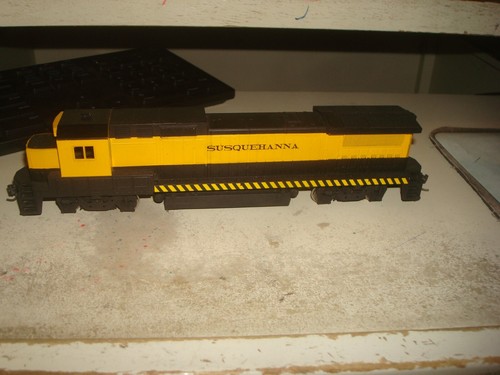 HO. Rail Power shell . GE Dash 8-40B Susquehanna . With brass Overland ...