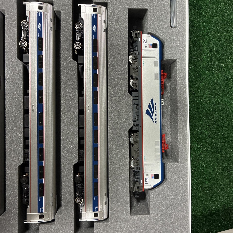 Kato 106-8001 Amtrak ACS-64 & Amfleet I N Gauge Bookcase Train Set (Set ...