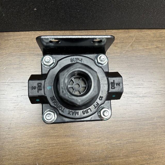 F1 Meritor WABCO 105 Quick Release Valve 9738990410 Qr030 for sale ...