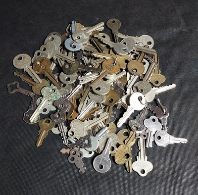Mixed lot 100 Vintage Keys, Various Makers | eBay
