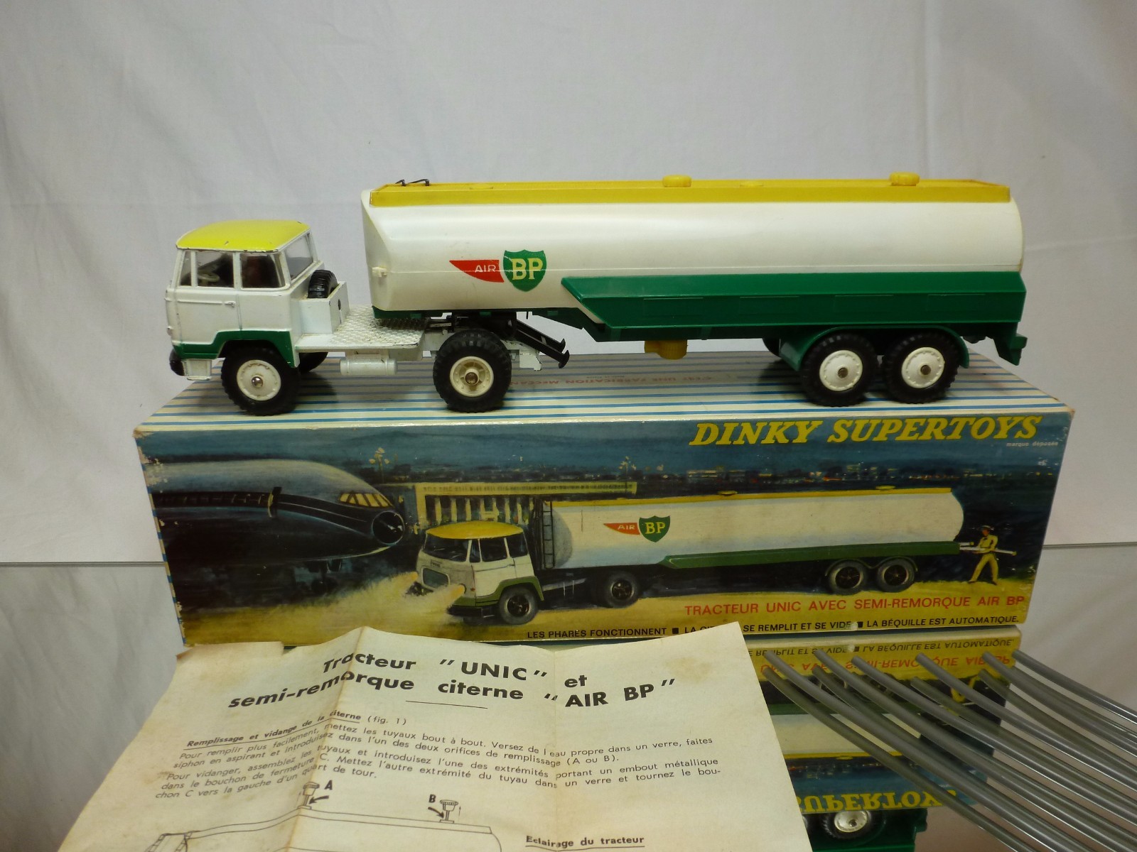 DINKY TOYS 887 UNIC TRACTOR + TANKER AIR BP - WHITE GREEN 1:43? - GOOD ...