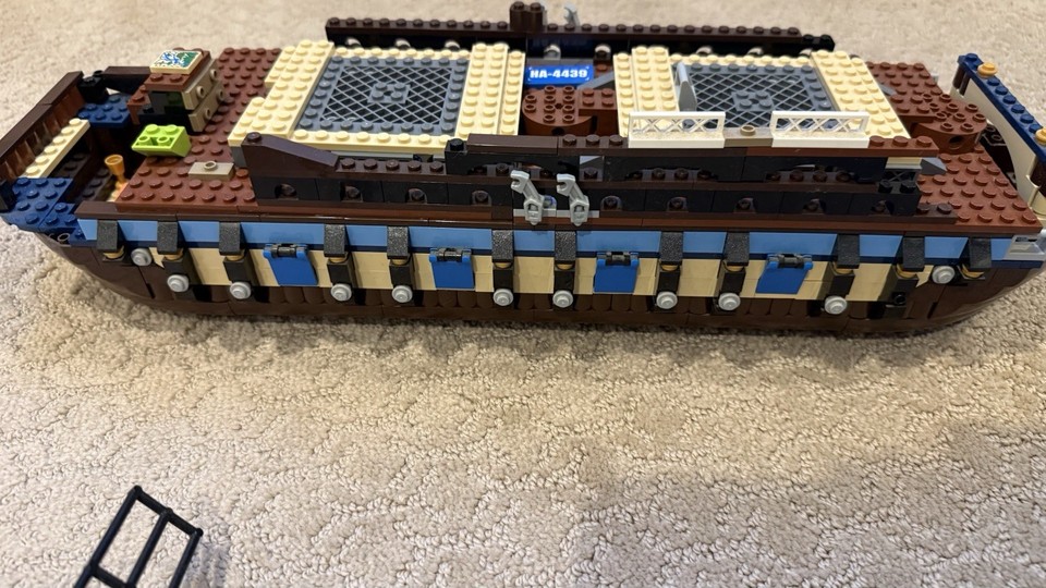 Lego Pirates II Imperial Flagship(10210) + various minifigs from 2009 ...