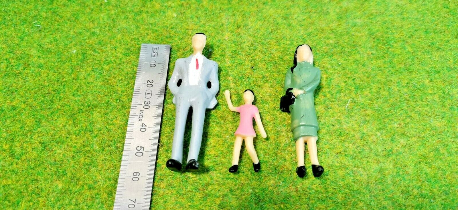 25 Stück Reisende Figuren stehend + sitzend BEMALT im Maßstab 1:32 1:30 Spur 1 | eBay.de