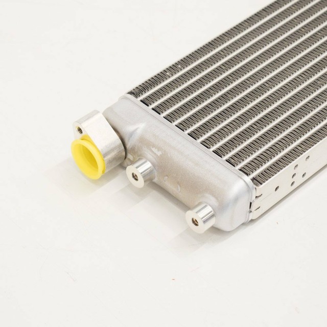 2011-2013 Genuine Mercedes-Benz W221 OEM Engine Oil Cooler 2215000700 ...
