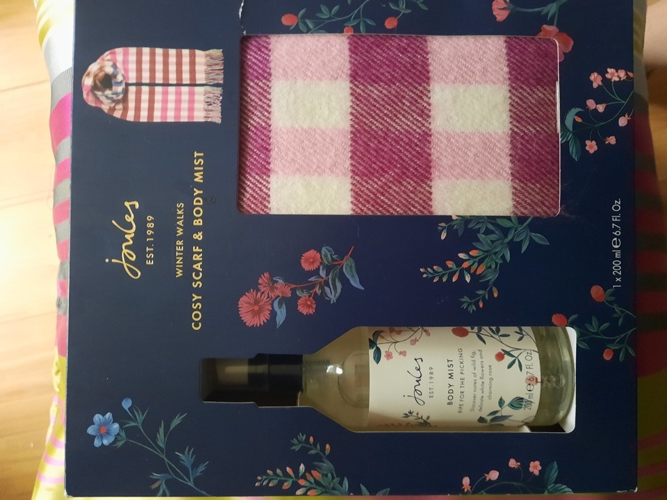 Joules Winter Walks Cosy Scarf and Body Mist Set | eBay