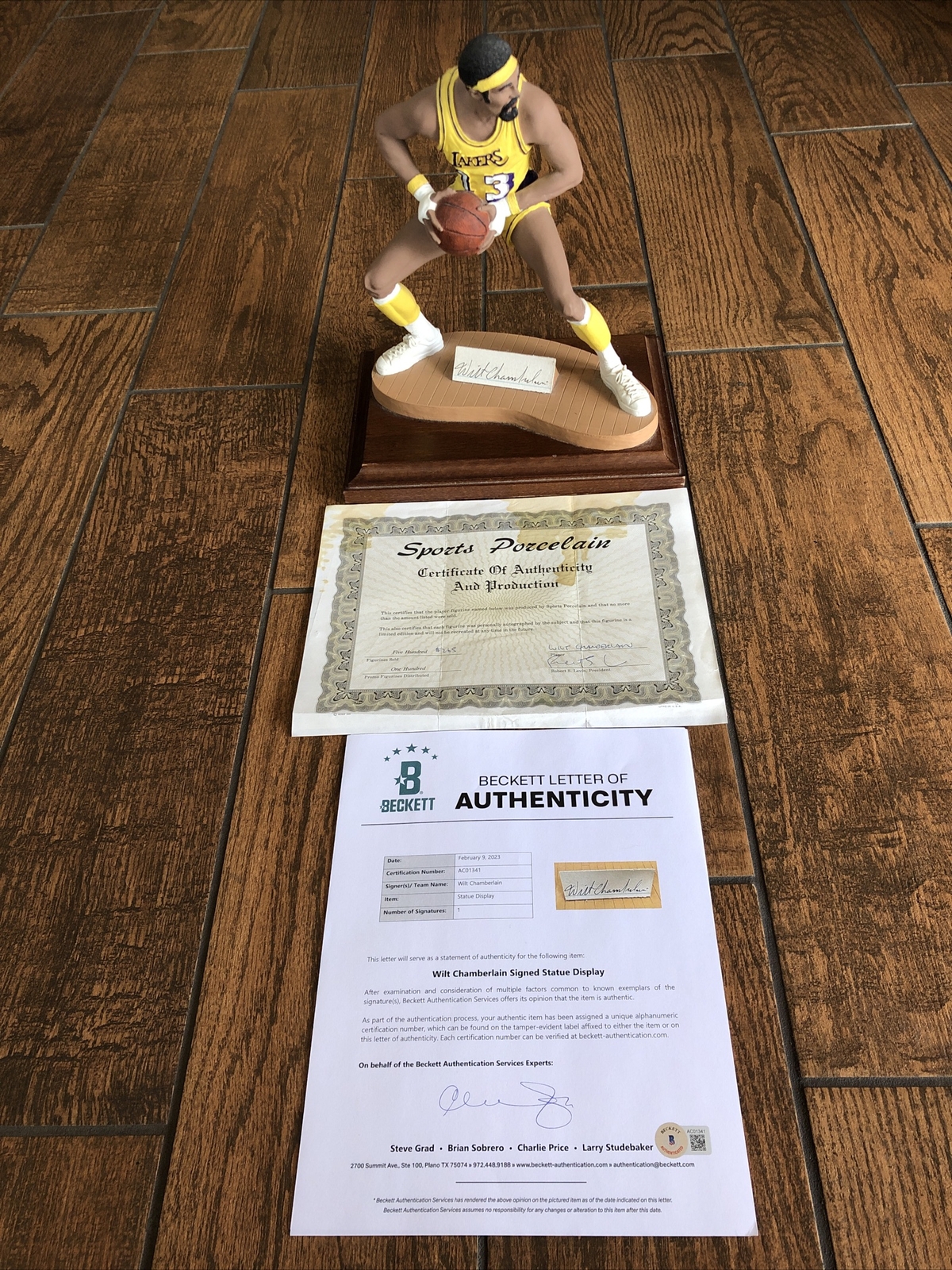 LA Lakers Wilt Chamberlain Signed porcelain Statue Figurine Beckett ...