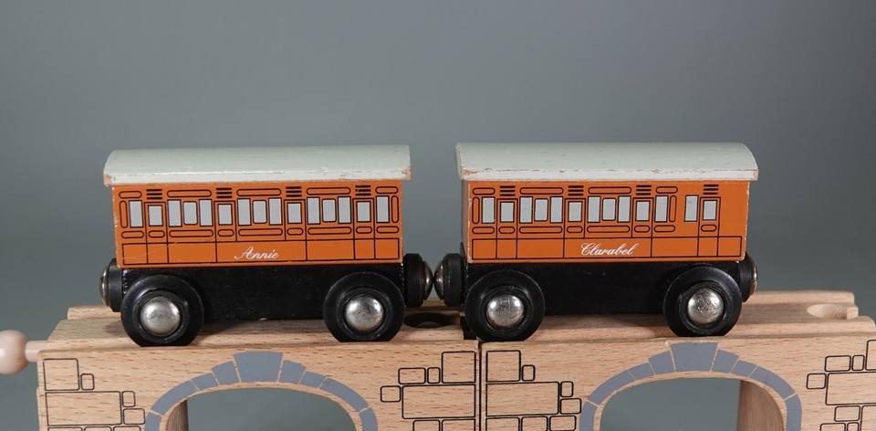 BRIO 32450 32451 ANNIE & CLARABEL Thomas and Friends Wooden Railway ...