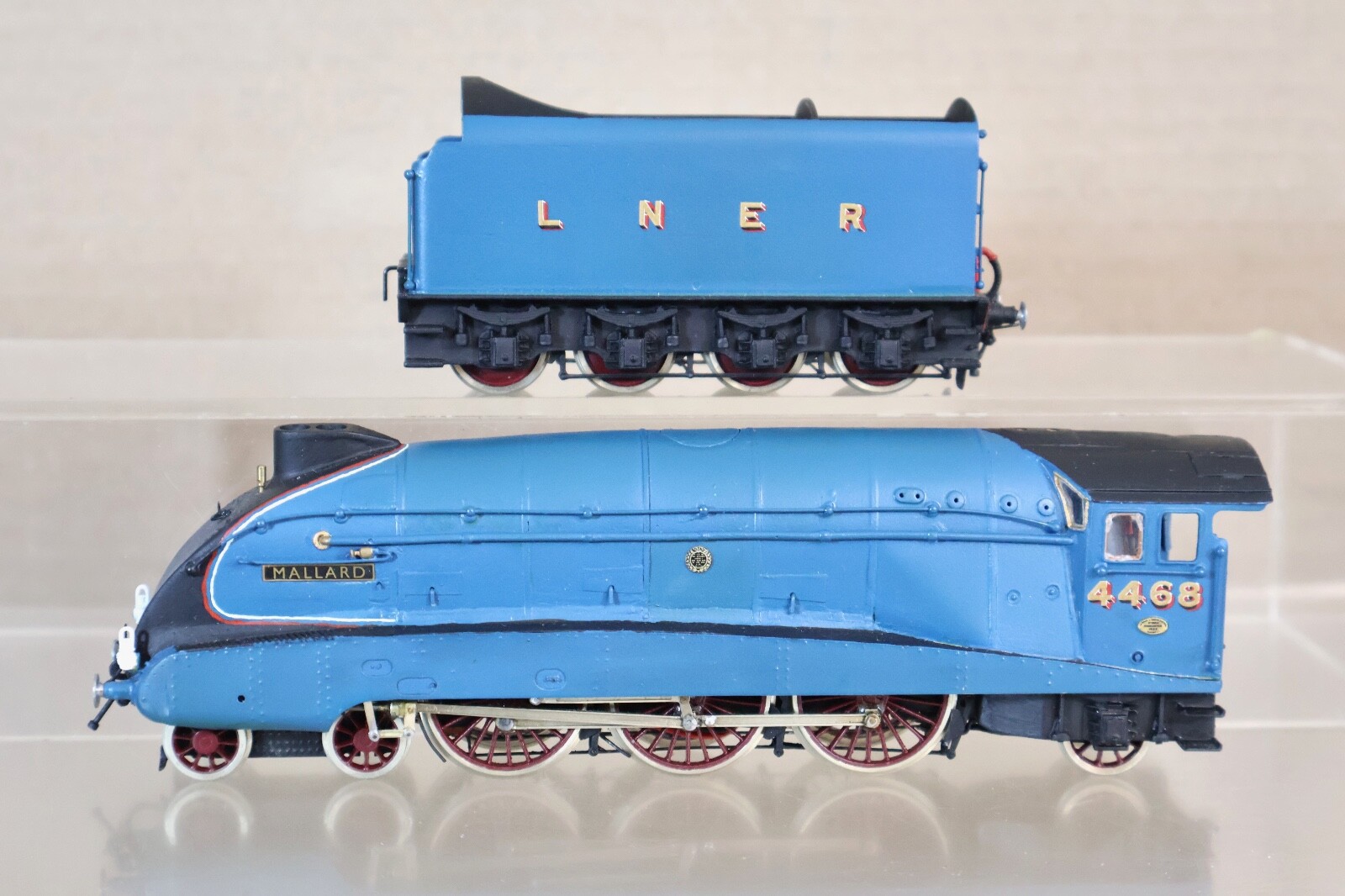 DJH PC MODELS EM GAUGE KIT BUILT LNER A4 MALLARD LOCO & 10 GRESLEY ...