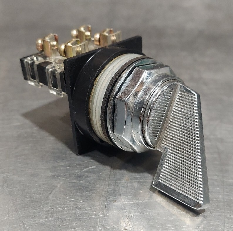 GE HEAVY DUTY CR104P Selector Switch 2 Position, 1 NC NO Contact Block ...