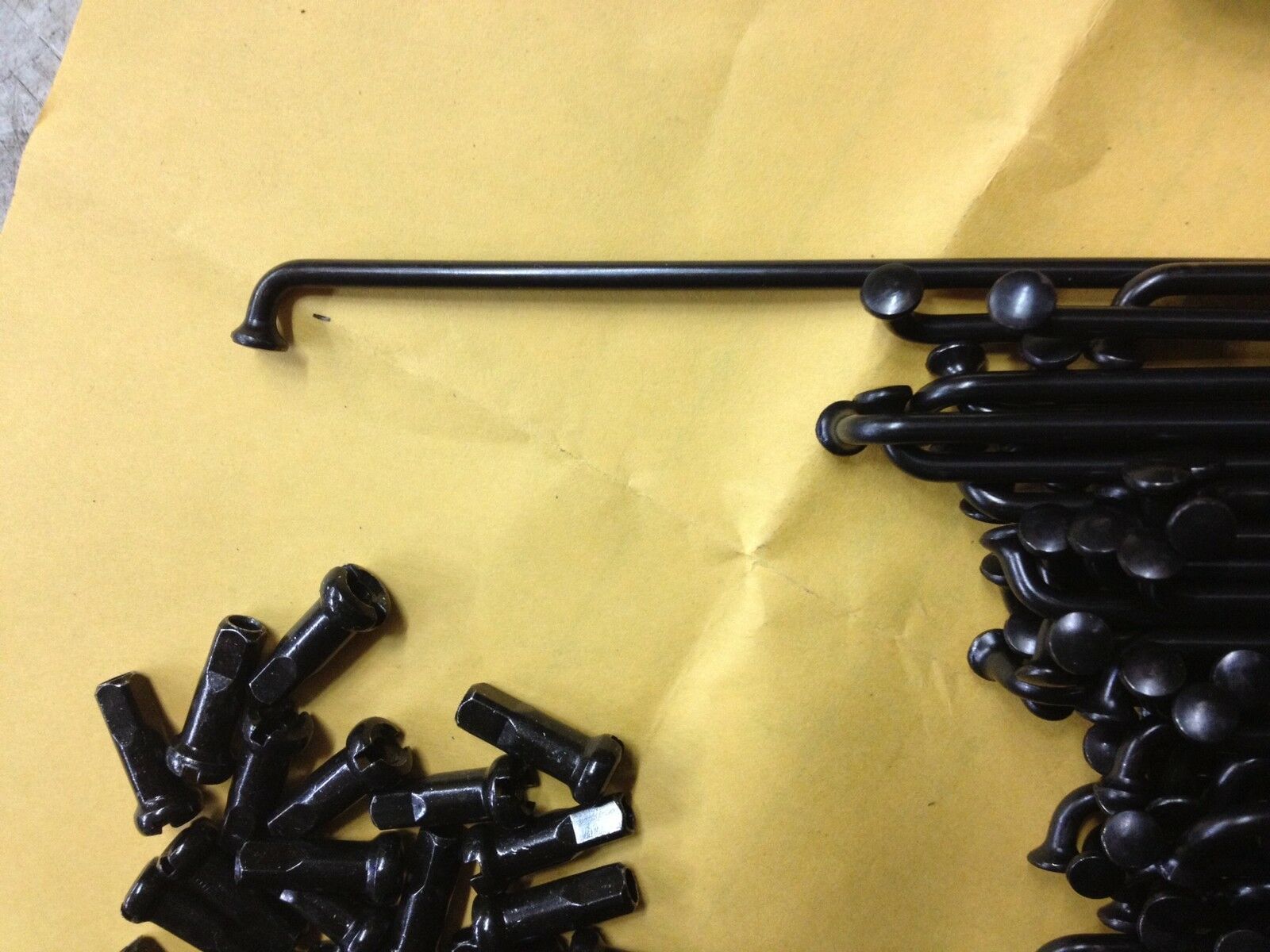 Spokes/nippls Black.60 trough310mm.12G(2.6mm).straight gauge.stainless ...