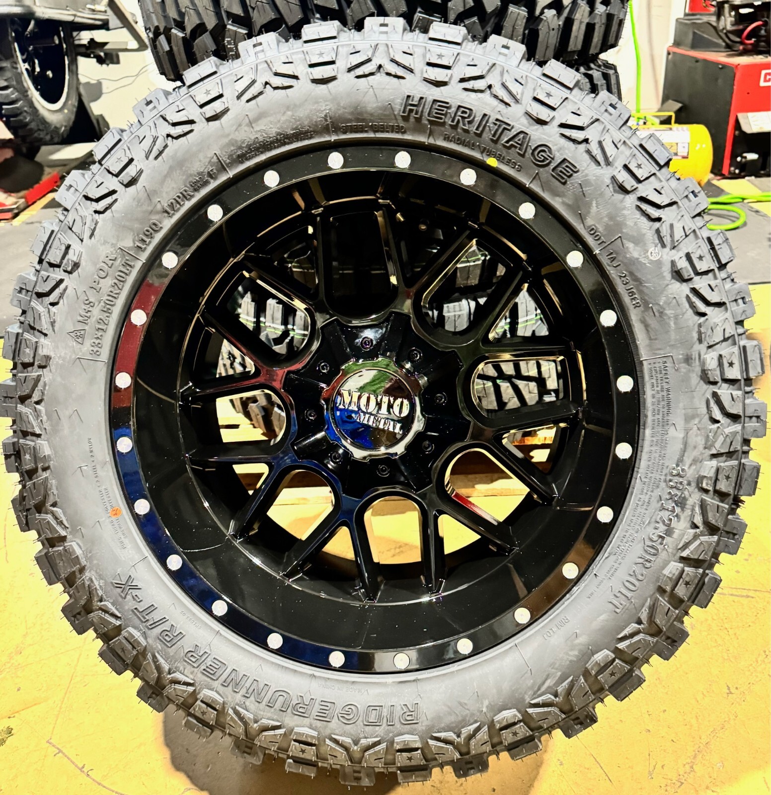 20x10 Moto Metal MO986 Black Wheels 33" RT Tires 5x5.5 Dodge Ram 1500 ...