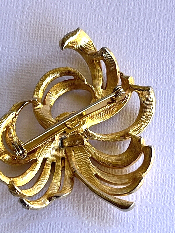 1970's TORINO Gold Tone Ribbon Swirl Brooch Pin Signed Costume Jewelry ...