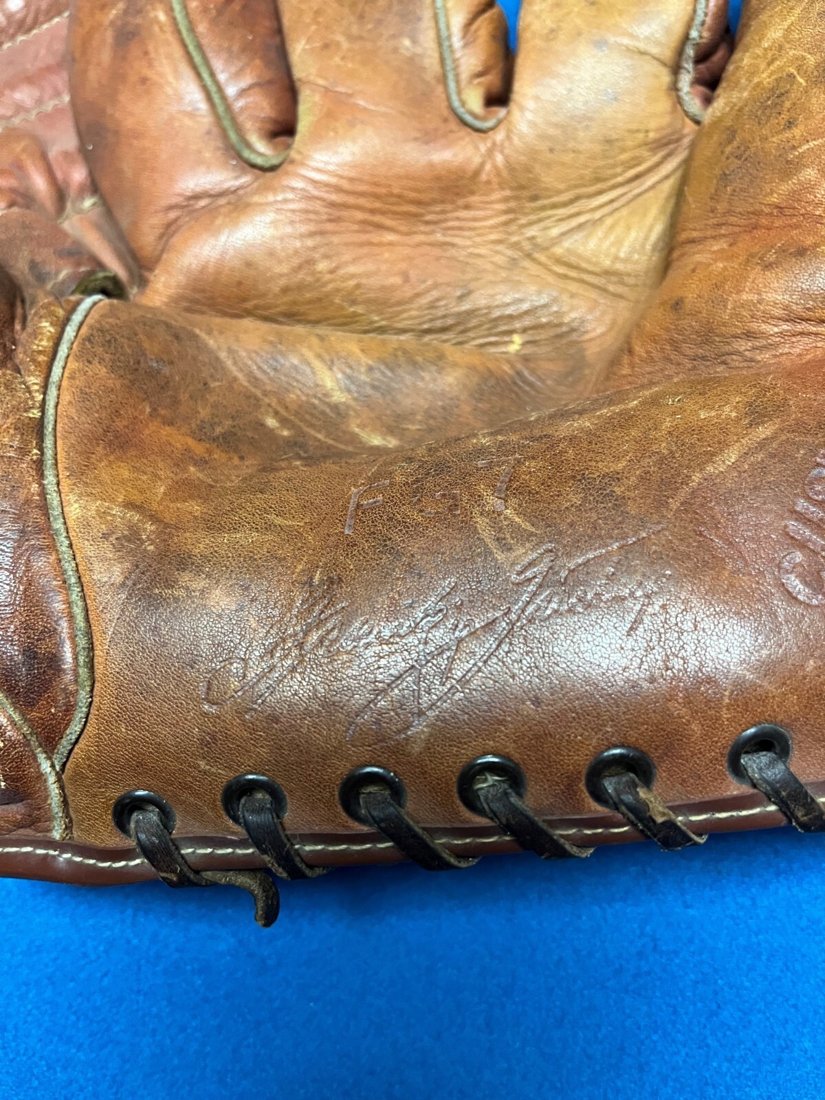 Vintage Globe Leather Split Finger Baseball Glove - Frankie Gustine ...