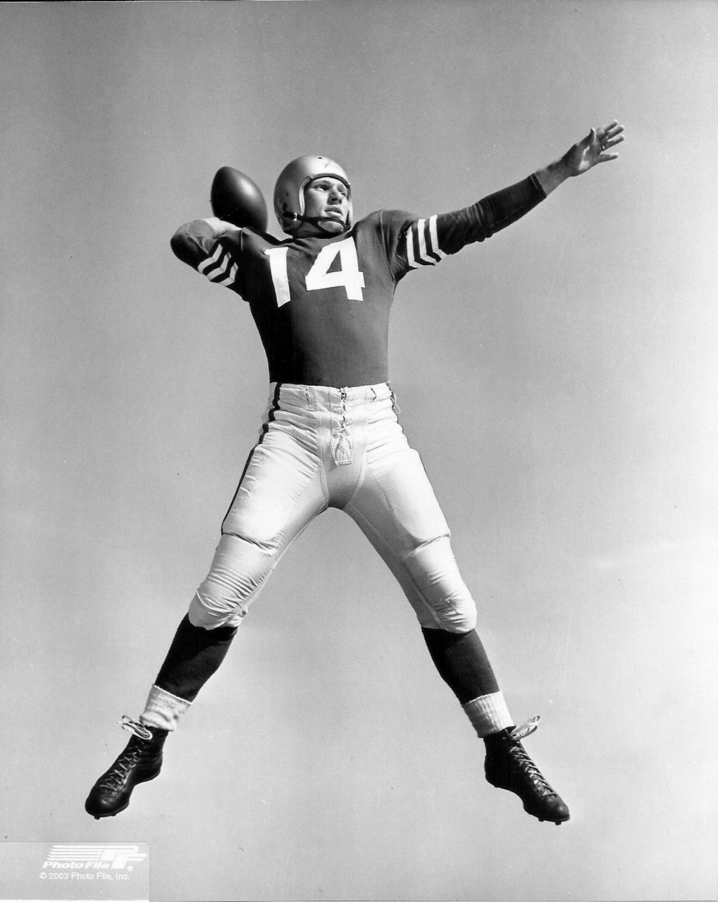 Y.A. TITTLE NFL GREAT IN HIS PRIME, GIANTS LEGEND 8X10 PHOTO | eBay