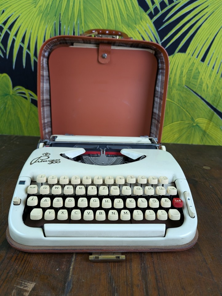 60S Princess 300 Vintage Typewriter In Case 60S | eBay