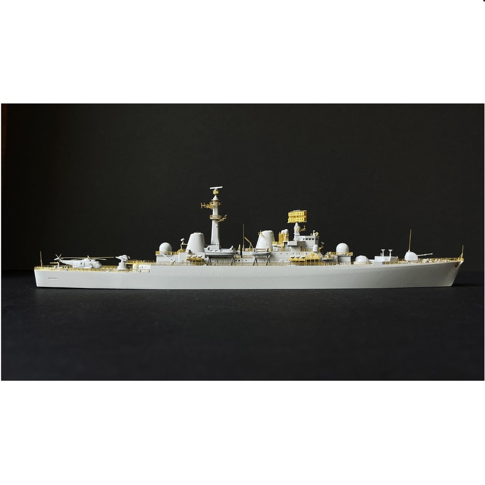 EV MODEL 1/700 S117 HMS Bristol (Type 82) class Guided Missile ...