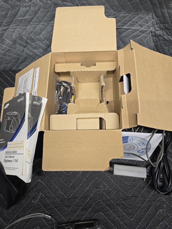 Samsung Digimax V700 7.1MP Compact Digital Camera Silver Open Box ...