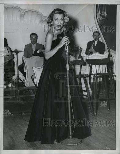 1956 Press Photo Actress Constance Bennett debuts as singer at a supper ...