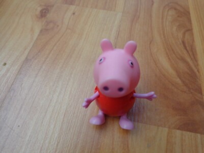 PEPPA PIG TV SERIES - PEPPA PIG IN CHARACTER DRESS BARE FEET ACTION ...