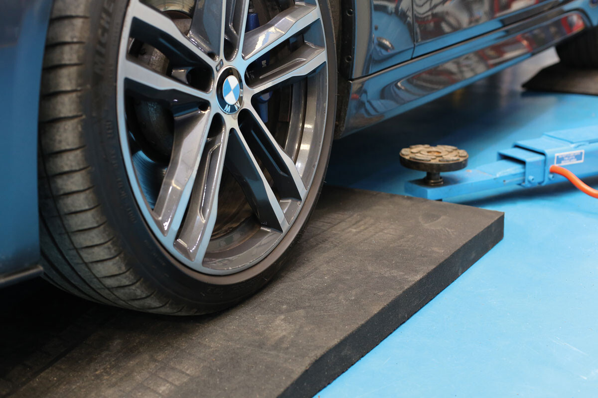 Low Vehicle Rubber Ramp for Scissor Lifts Four Poster Ramp 50mm Rise ...