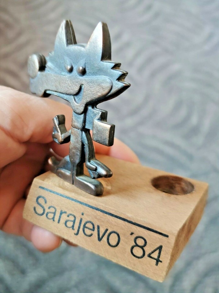 🔴OLYMPIC 1984 SARAJEVO, VUCHKO Mascot Metal figure on the pedestal of ...