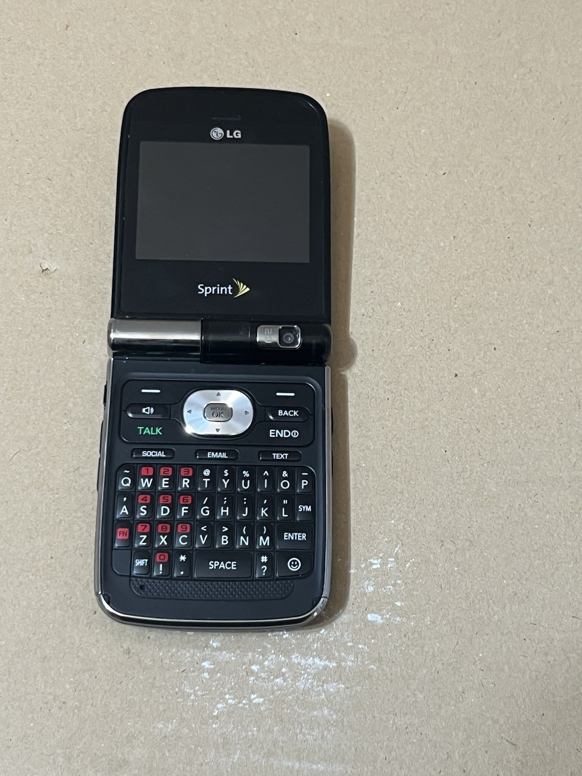 2011 LG LX610 *Vintage Flip phone *Vintage keyboard *1/2 as big as your ...