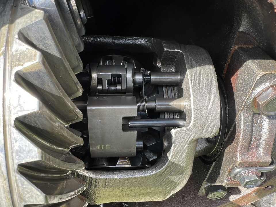 REAR DIFFERENTIAL 81-87 Chevy 20 REAR AXLE 4.10 GT5 G80 Semi Float 14 ...