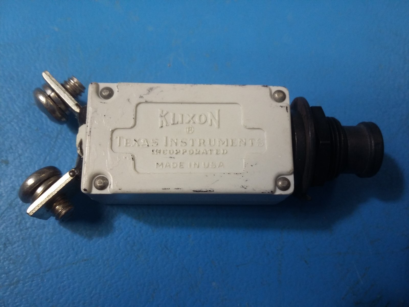 MS22073-1-1/2, Circuit Breaker 1and a half Amps, Panel Mount (Locate E8 ...