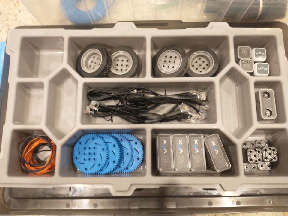 Vex Robotics IQ Super Kit 228-2500 clawbot, mostly complete (see ...