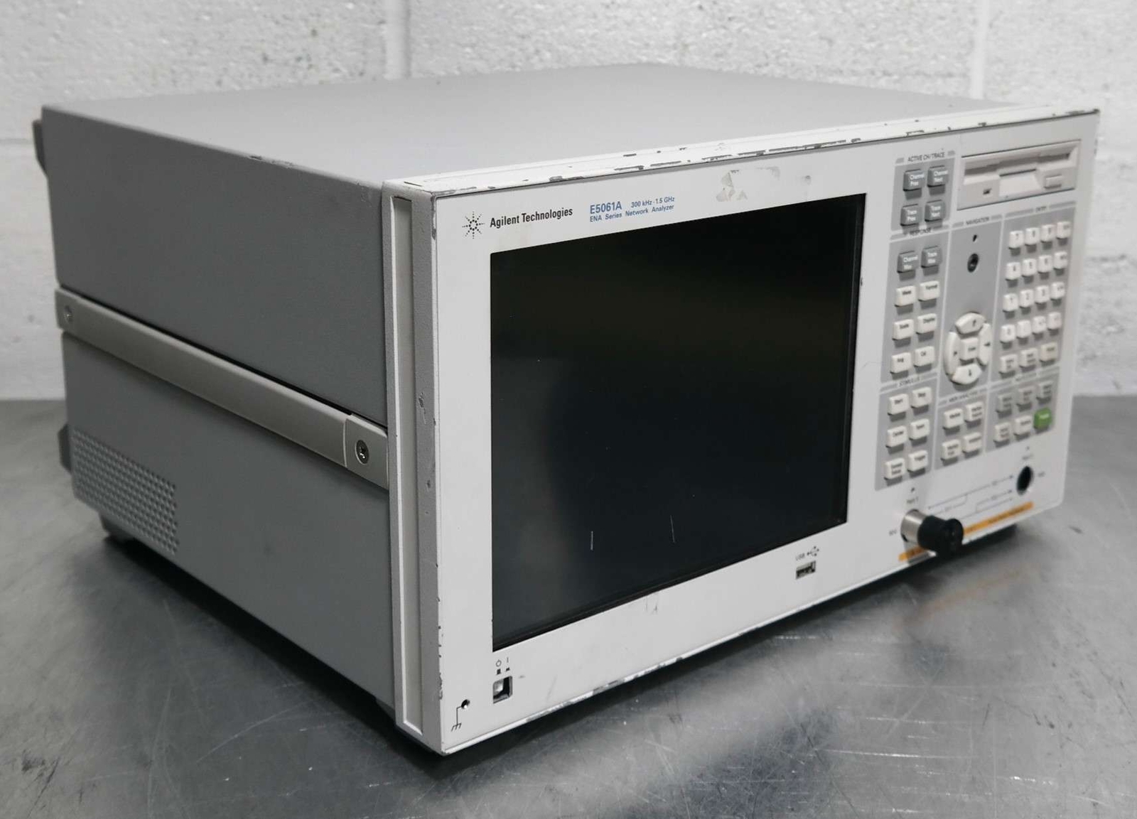 Agilent HP E5061A ENA Network Analyzer 300kHz–1.5 GHz For Parts or ...