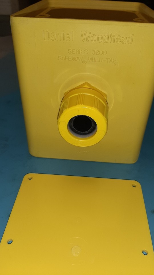 Woodhead 3200 Portable Outlet Box | eBay