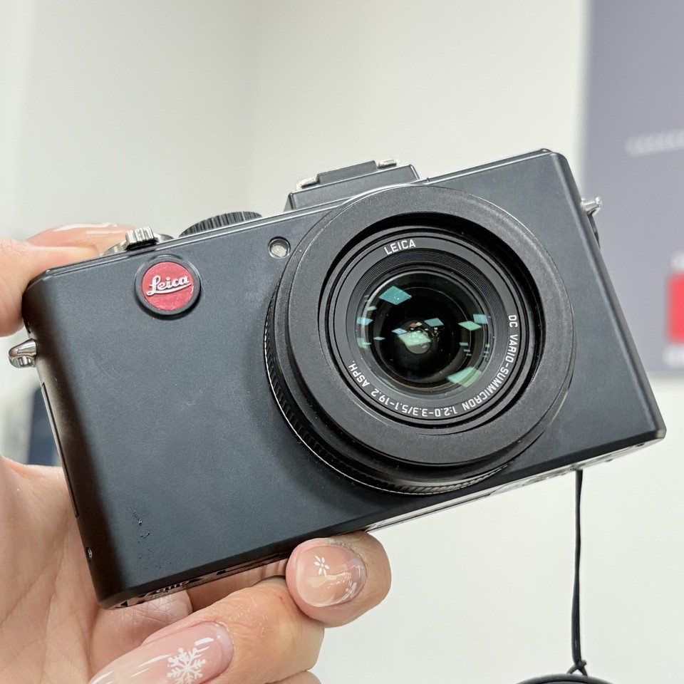 Leica D-LUX D-Lux 5 10.0MP Digital Camera 3.8x Zoom Lens Tested - Black ...
