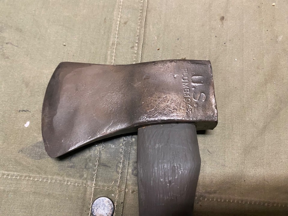 ORIGINAL WWII US ARMY M1942 FIELD AXE HATCHET-PLUMB, 1945 | eBay