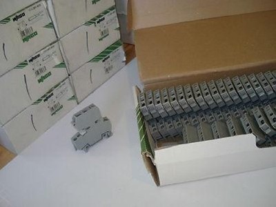 Fuse Blocks & Holders - Pull Out Fuse Block