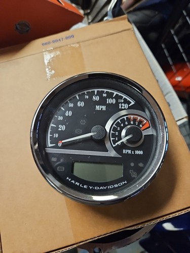 harley speedometer tachometer Combo Gauge 70900393c Dyna Softail ...